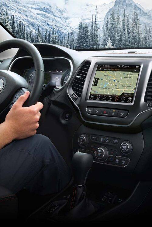 2023 Tehnologia Jeep®; Cherokee | Uconnect 4C NAV & SiriusXM