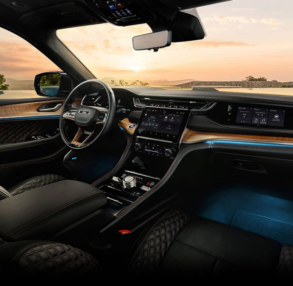 2023 Jeep® Grand Cherokee Interior - Premium Seating