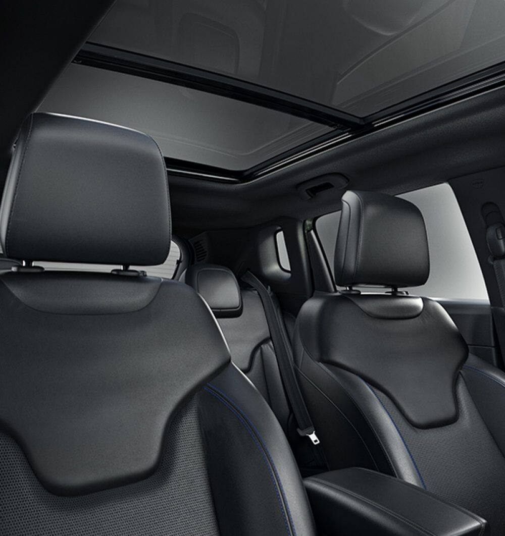 2025 Jeep® Compass Gallery - Interior & Exterior Photos